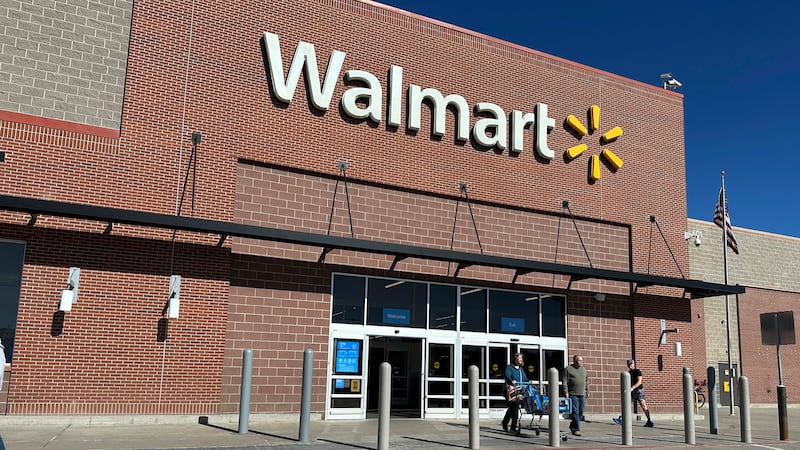 Walmart lays off hundreds of employees and requires others to relocate Walmart lays off hundreds of employees and requires others to relocate